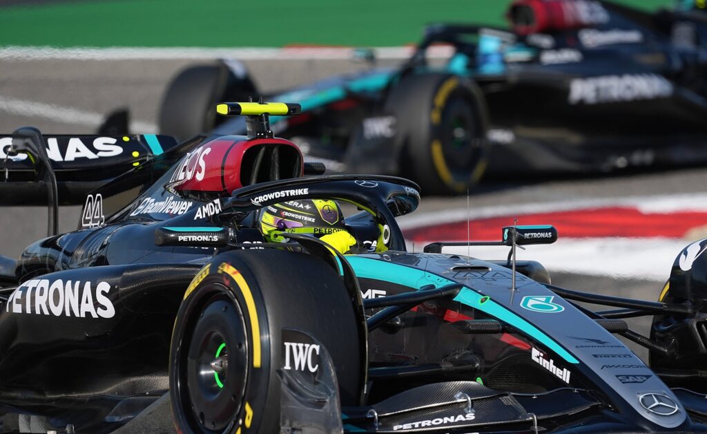 La Mercedes vola nel giro secco in Bahrain, Verstappen e Leclerc ...