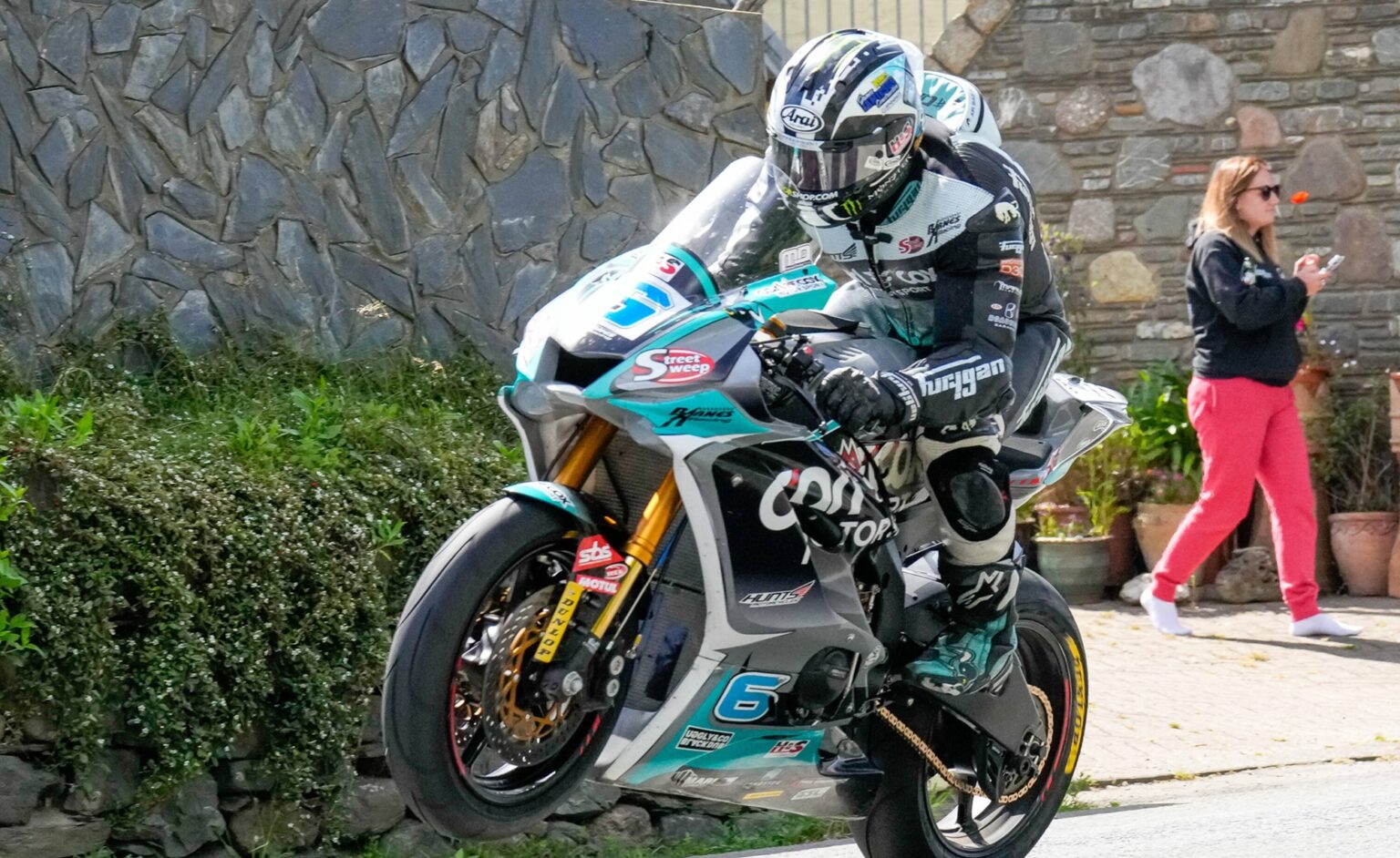 TT Isola di Man 2024: Michael Dunlop eguaglia record di suo zio Joey ...