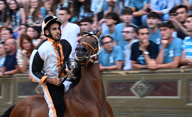 Palio di Siena 2024, i premi e le vincite: quanto guadagna chi vince