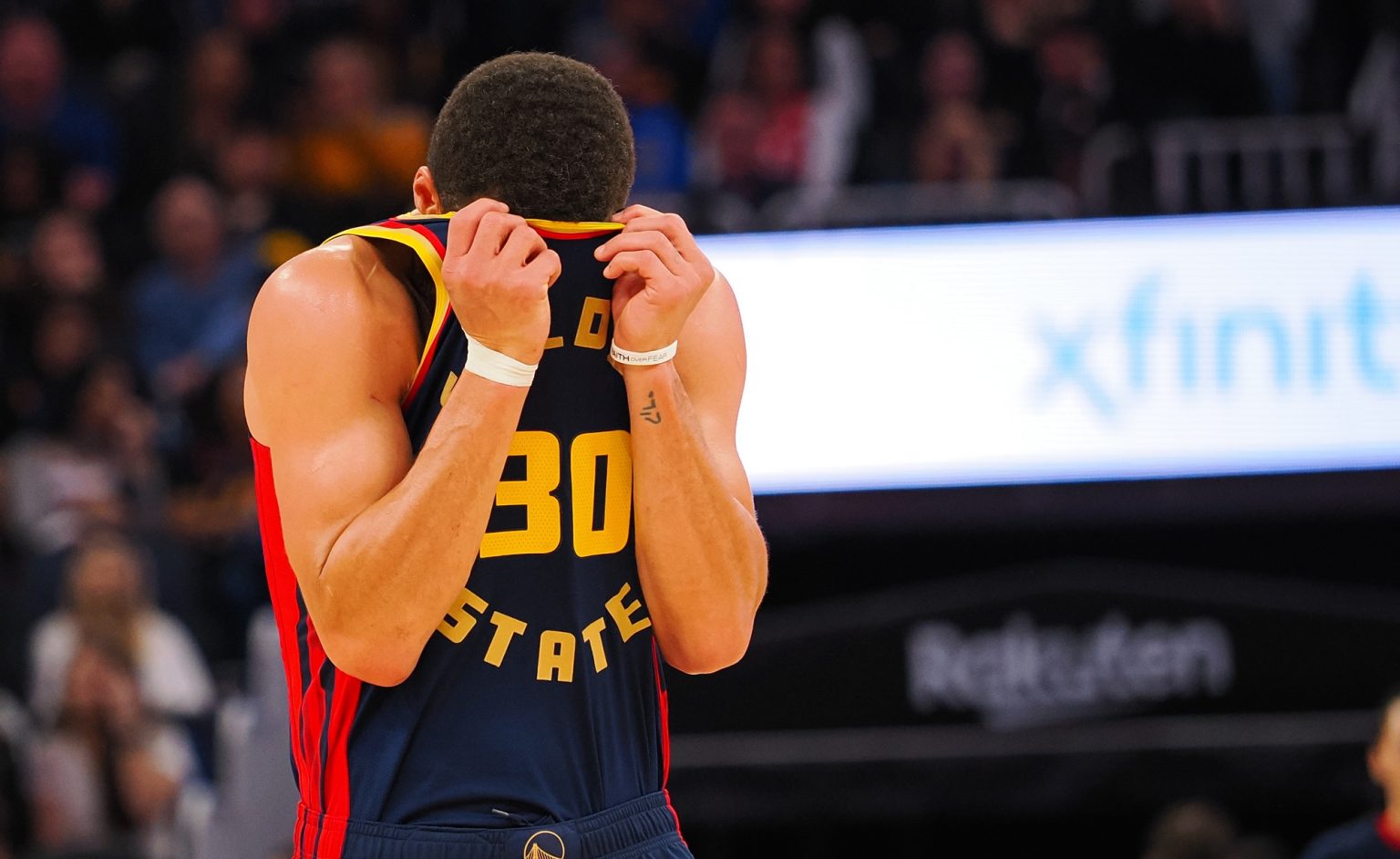 NBA 2024/2025: Trae Young da metà campo, Atlanta vince sulla sirena. I ...